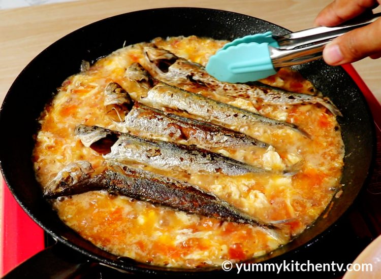 Simple Sarciadong Galunggong - Fried Fish in Tomato Sauce - Yummy Kitchen
