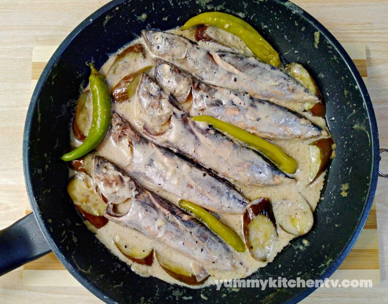 Ginataang Tulingan - Flavorful Filipino Tuna in Coconut Milk - Yummy ...