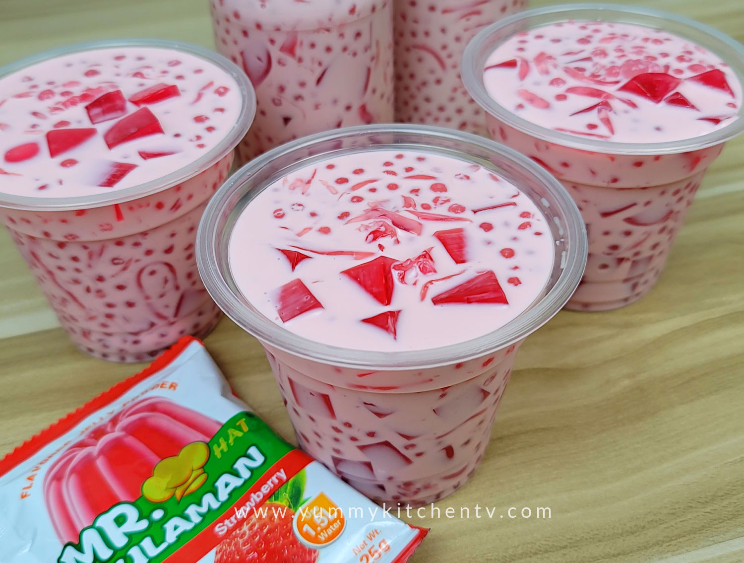 Strawberry Jelly Drink - Yummy Kitchen
