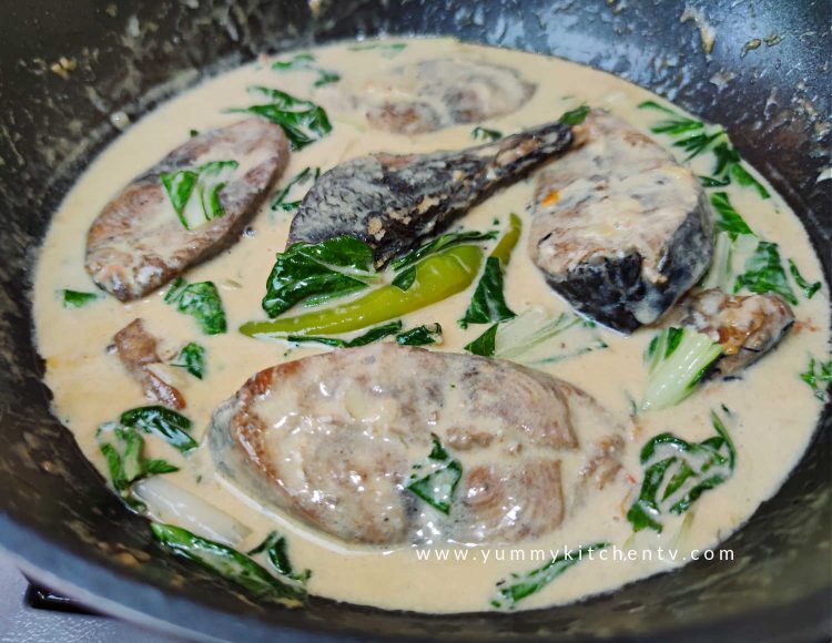 Ginataang Tambakol Recipe | Filipino Tuna in Coconut Milk 便 - Yummy Kitchen