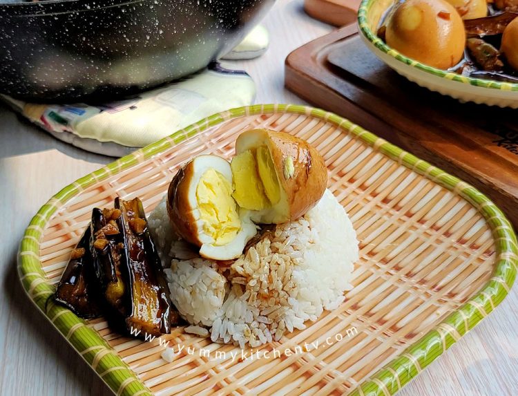 Adobong Itlog | Simple & Delicious Filipino Egg Recipe 讀 - Yummy Kitchen
