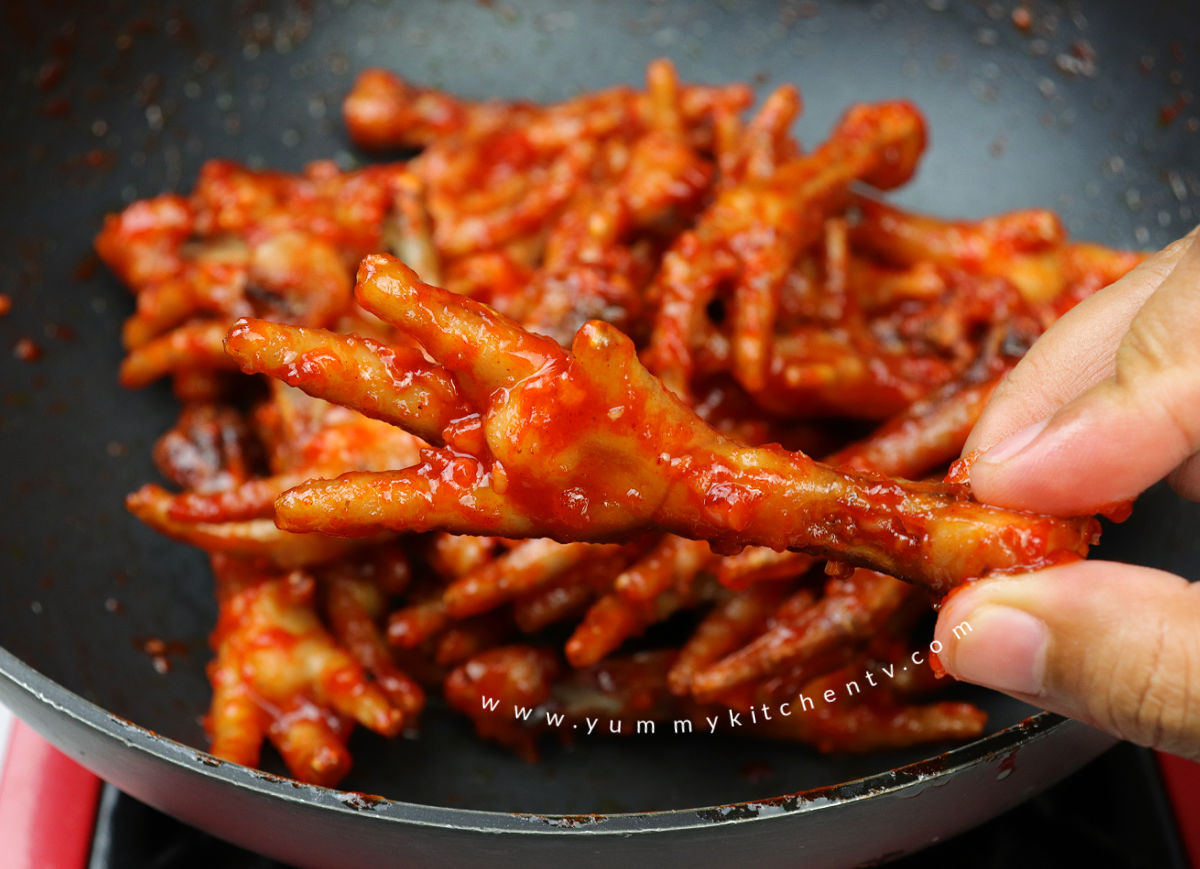Spicy Buffalo Chicken Feet - Yummy Kitchen
