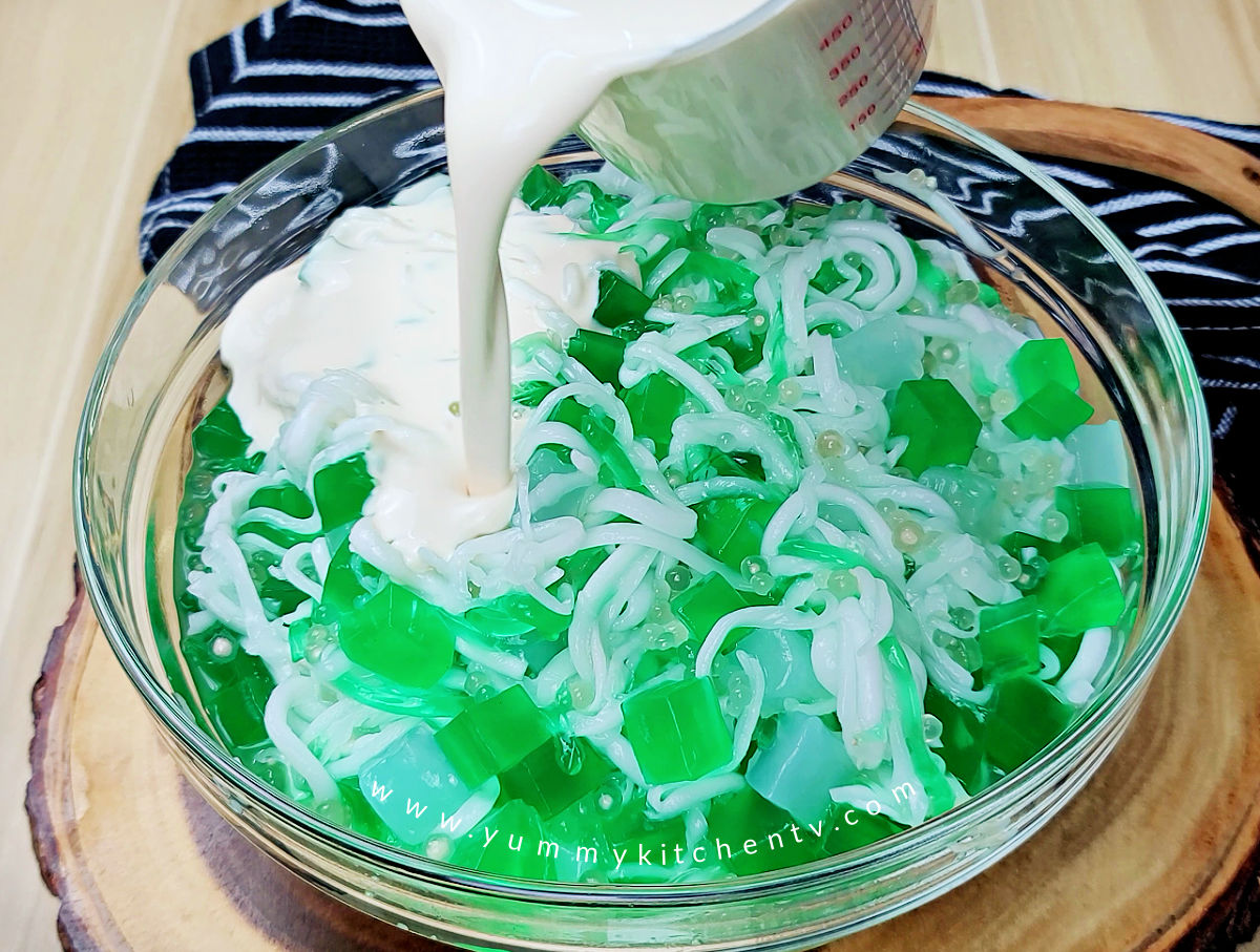 Buko Pandan Jelly Dessert - Yummy Kitchen