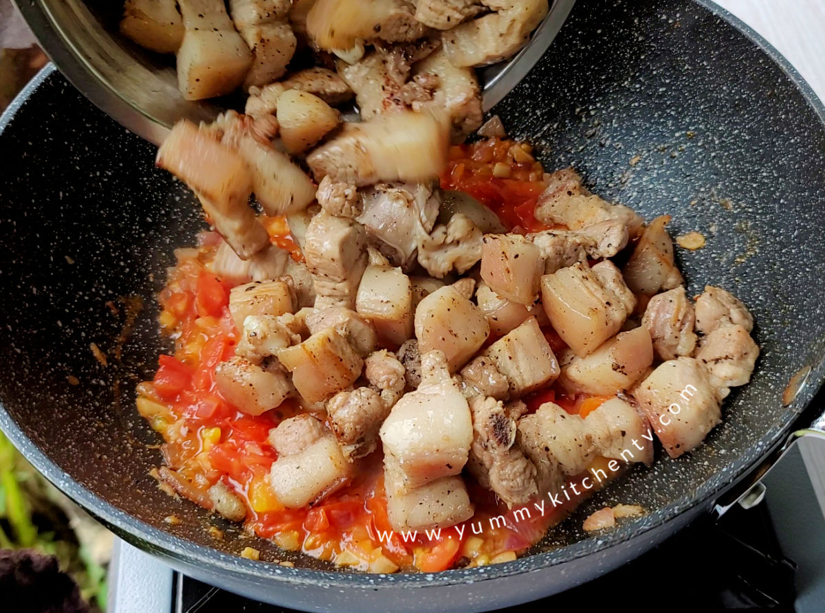Kinamatisang Baboy (Filipino Pork Soup with Tomatoes) - Yummy Kitchen