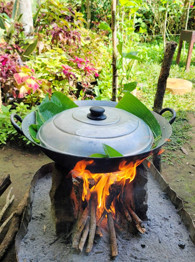Nilupak na Saging - A Classic Filipino Merienda ( Treat ) - Yummy Kitchen