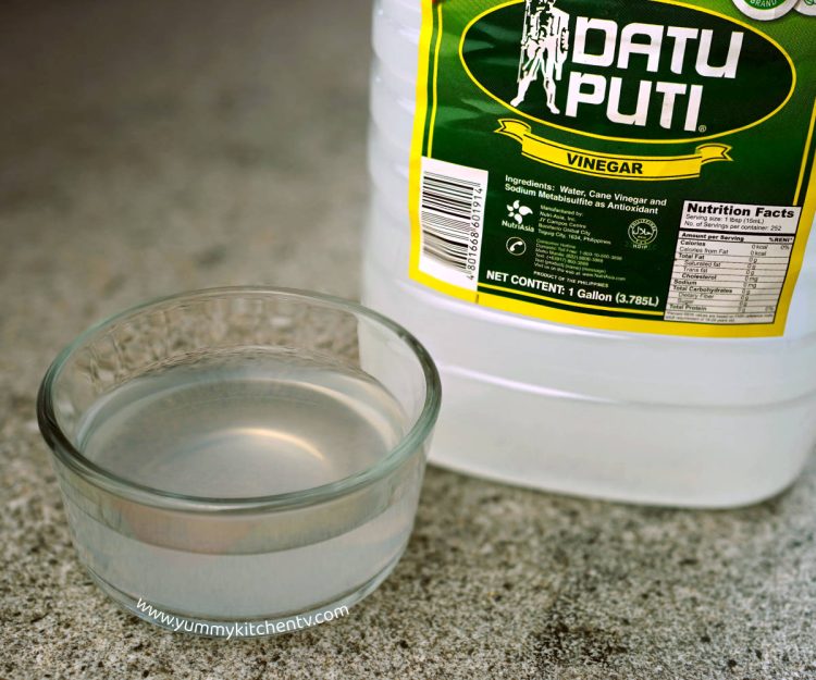 What is Vinegar ? What does it actually do to food? - Yummy Kitchen