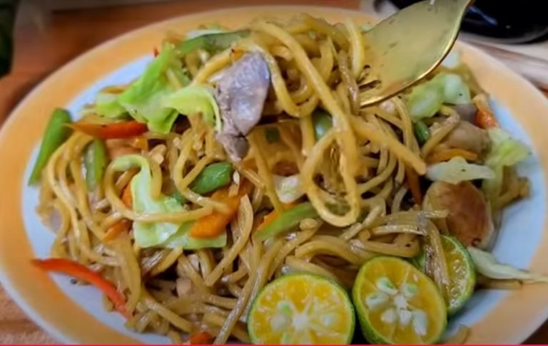 Pancit Canton Guisado | Easy Filipino Stir-Fried Noodles Recipe - Yummy ...