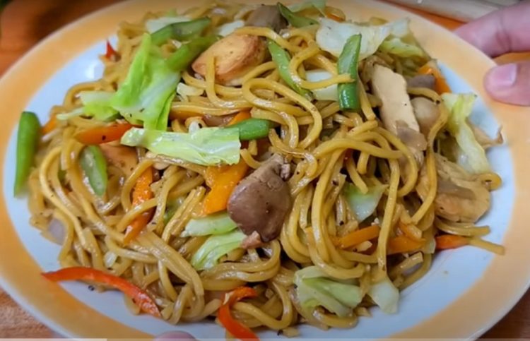 Pancit Canton Guisado | Easy Filipino Stir-Fried Noodles Recipe - Yummy ...
