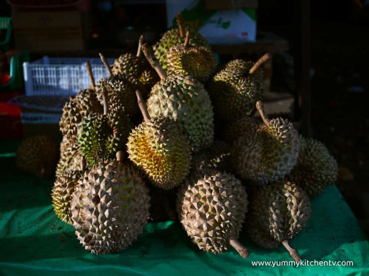 What is a Durian ? "The King of Fruits" - Yummy Kitchen