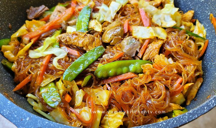Pancit Canton Guisado | Easy Filipino Stir-Fried Noodles Recipe - Yummy ...