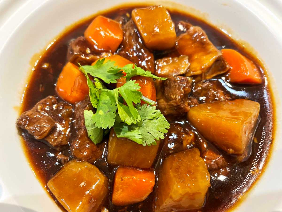 Cilantro ( also called "Coriander" or "Wansoy" ) - Yummy Kitchen