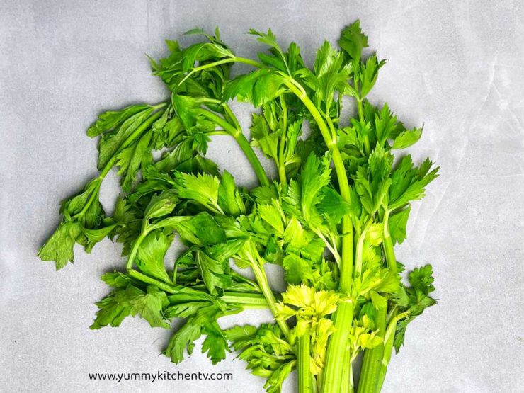 Cilantro ( also called "Coriander" or "Wansoy" ) - Yummy Kitchen