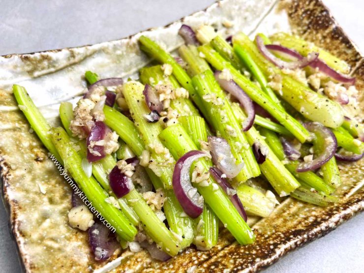 Celery - The Crunchy Superfood ( a low calorie vegetable ) - Yummy Kitchen