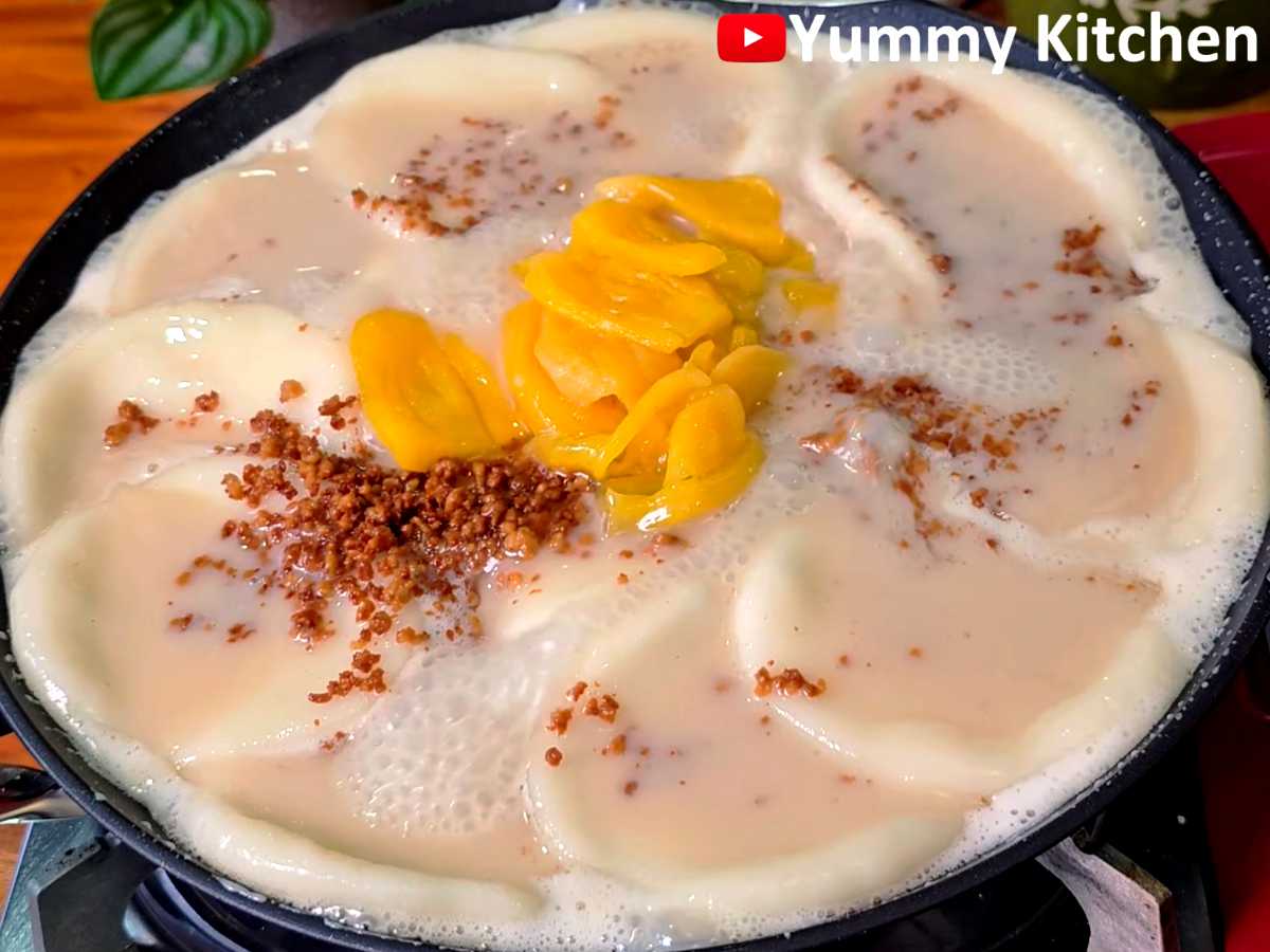 Palitaw sa Latik ( with jackfruit / langka ) - Yummy Kitchen
