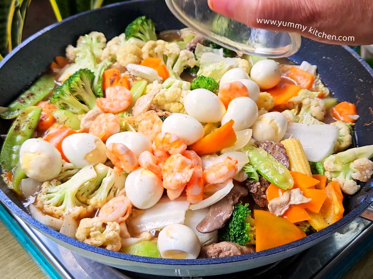 Easy Chop Suey - A Colorful and Flavorful Vegetable Stir-Fry - Yummy ...