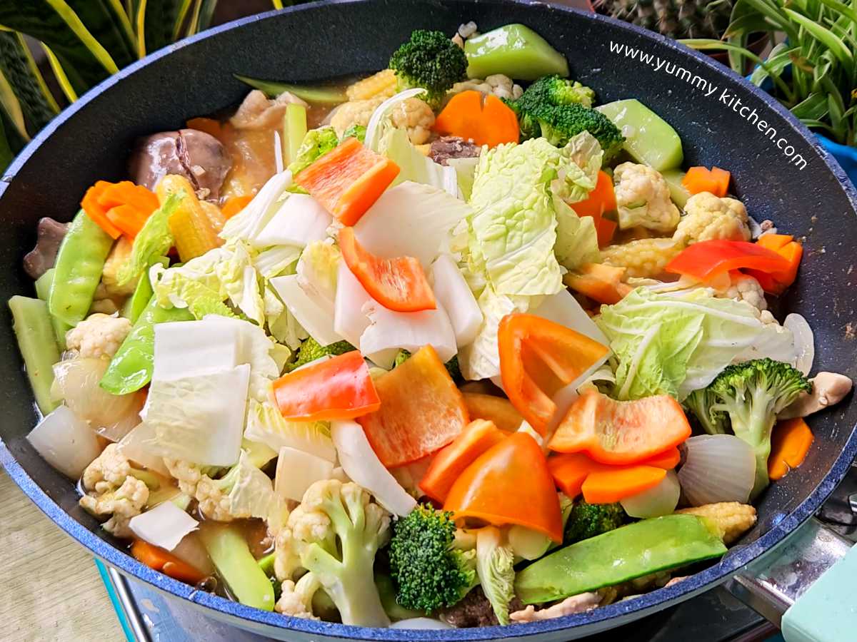 Easy Chop Suey - A Colorful and Flavorful Vegetable Stir-Fry - Yummy ...